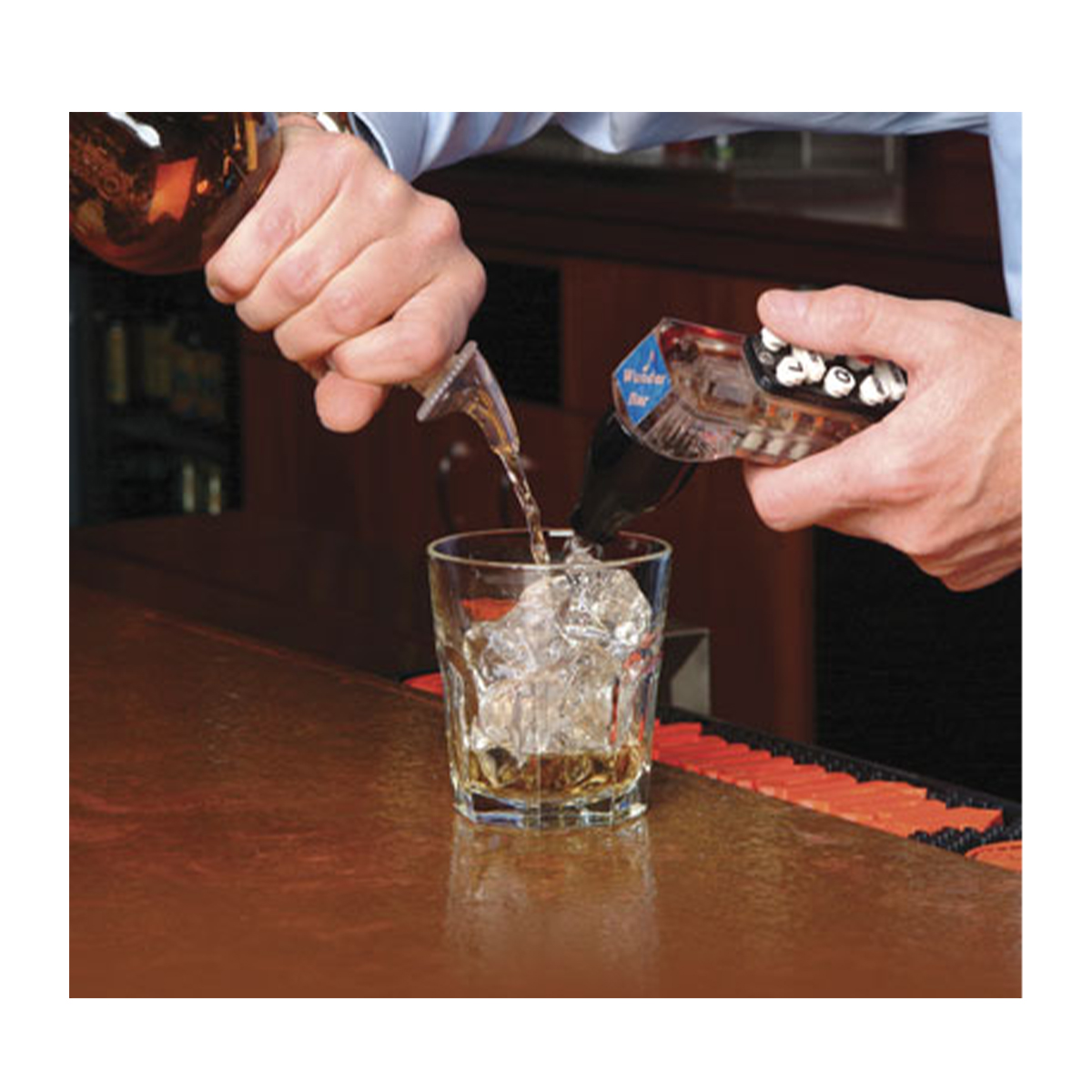 SPEEDY FREE-FLOW PLASTIC POURER - Core Catering